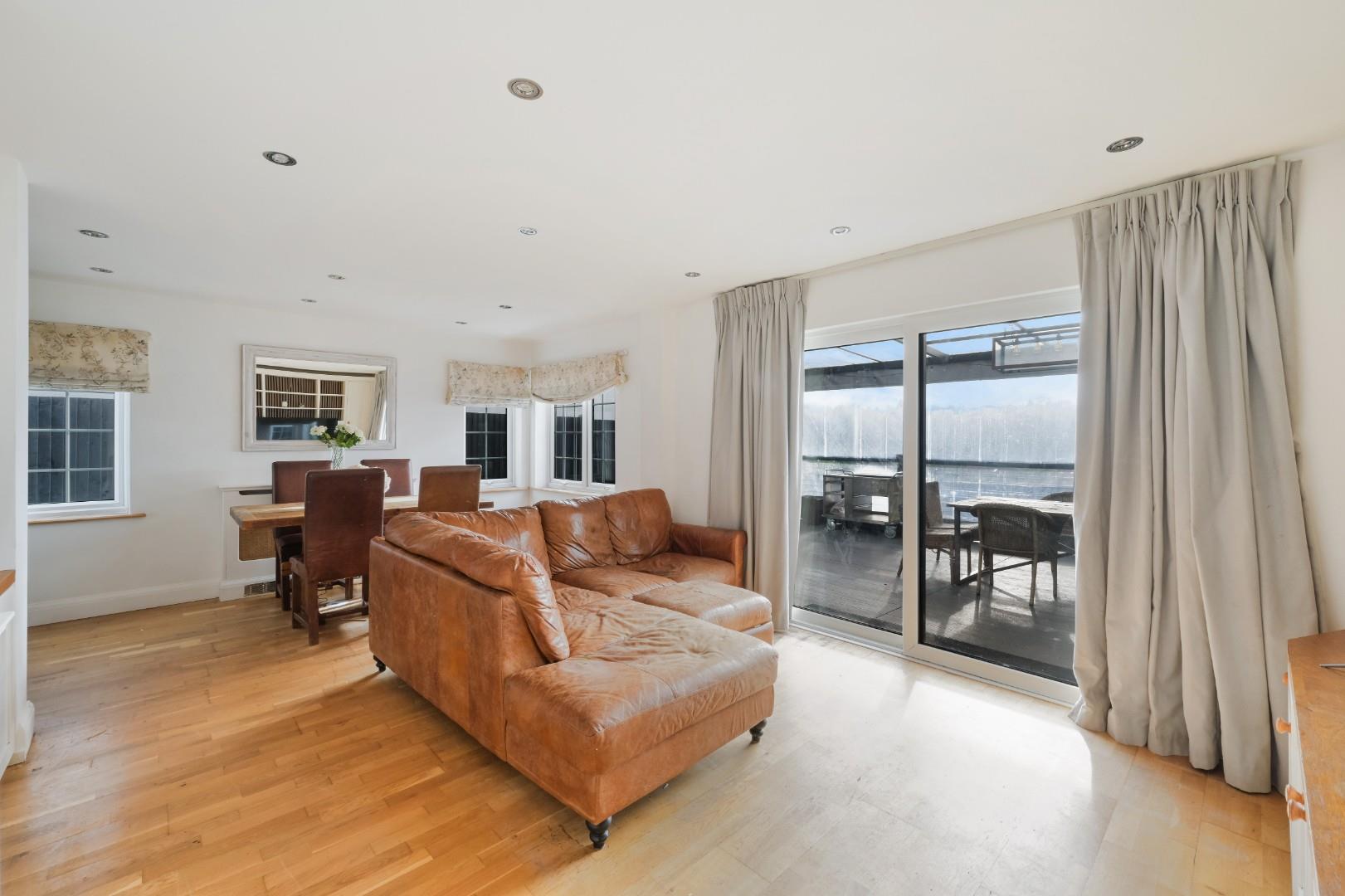 Epsom Lane North, Tadworth | The Personal Agent